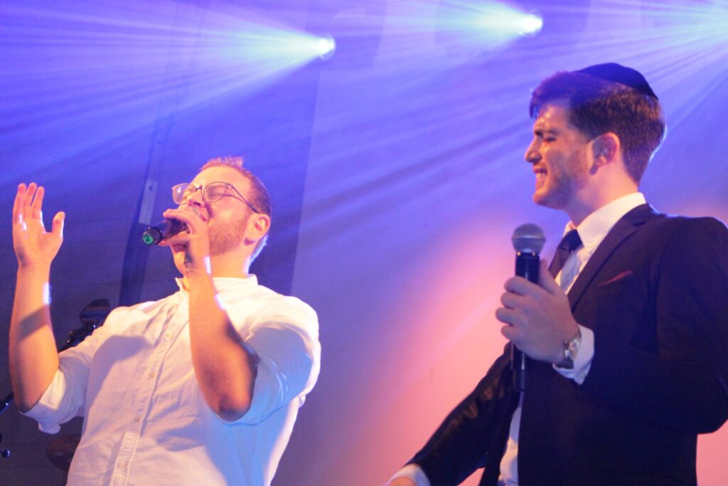 Moshe Klein Rocked Yerushalayim With His Show “Nitzotz Yehudi” [Gallery] – JE Network